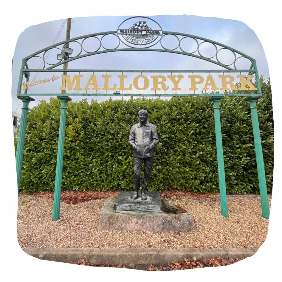Explore Kirkby Mallory Village Loop Guide - Mallory Meadows
